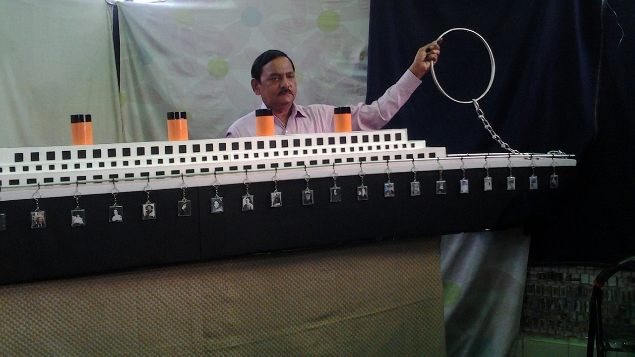 WORLD’S LARGEST KEY RING - World Records Community